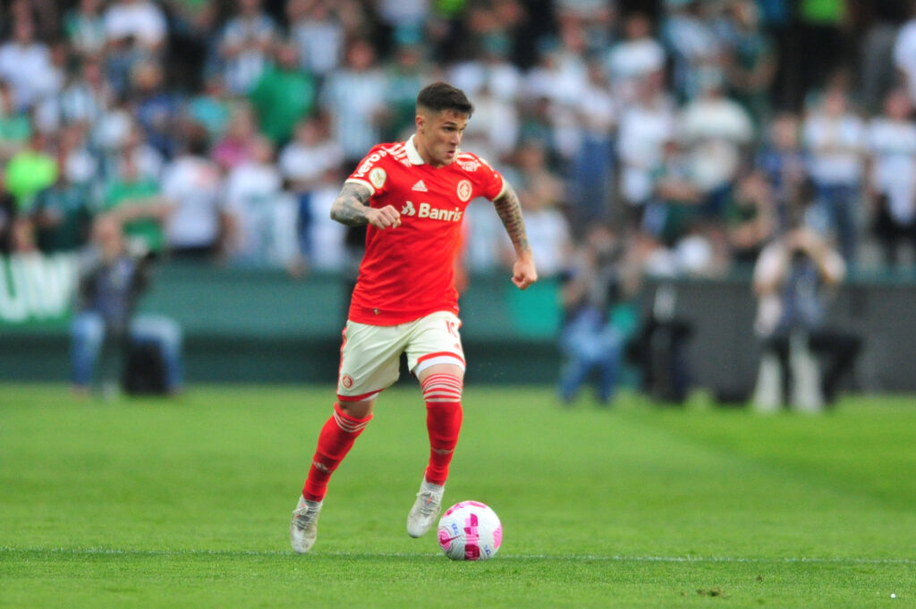 O motivo que tirou Fabricio Bustos do jogo contra o Metropolitanos