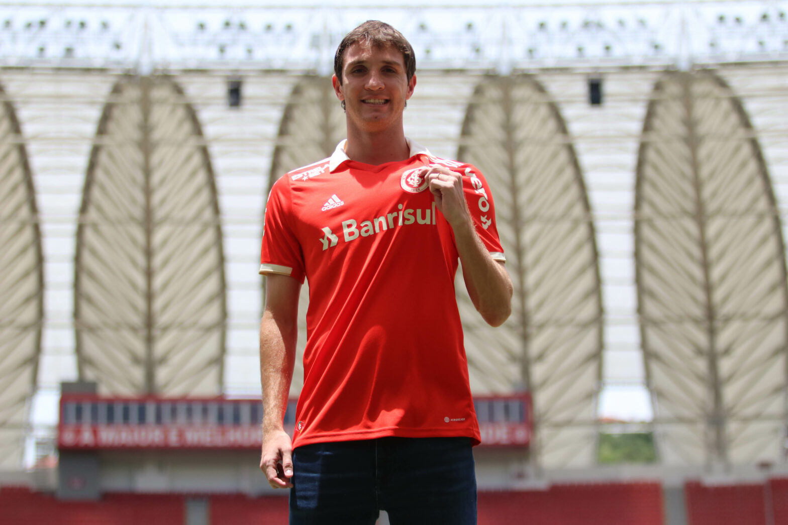 O valor que o Inter vai receber caso Mário Fernandes acerte com outro ...