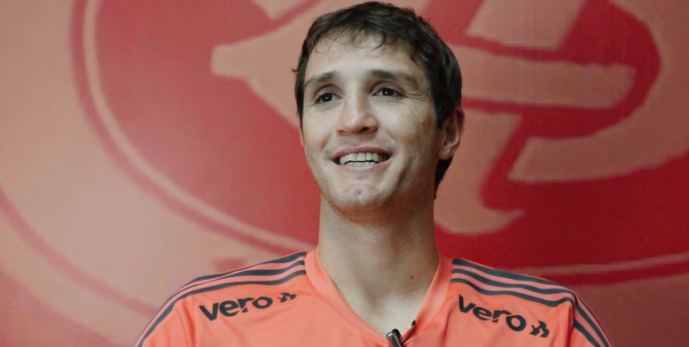 A primeira entrevista de Mário Fernandes como jogador do Inter