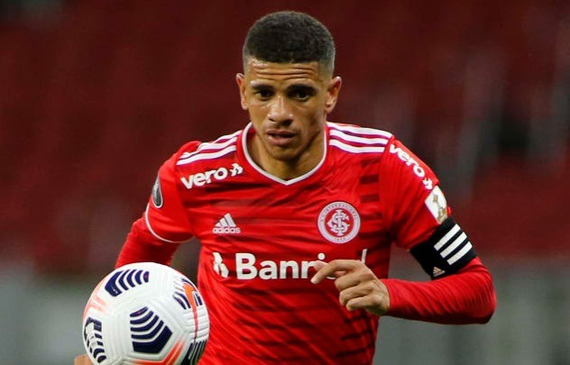 Os diferentes relatos sobre o futuro de Taison