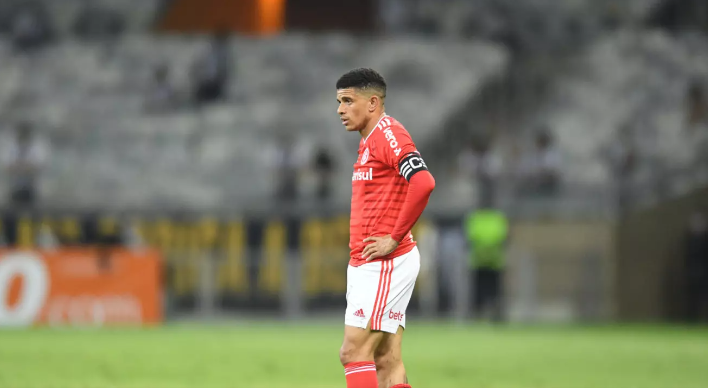 Taison se manifesta após rescisão de contrato
