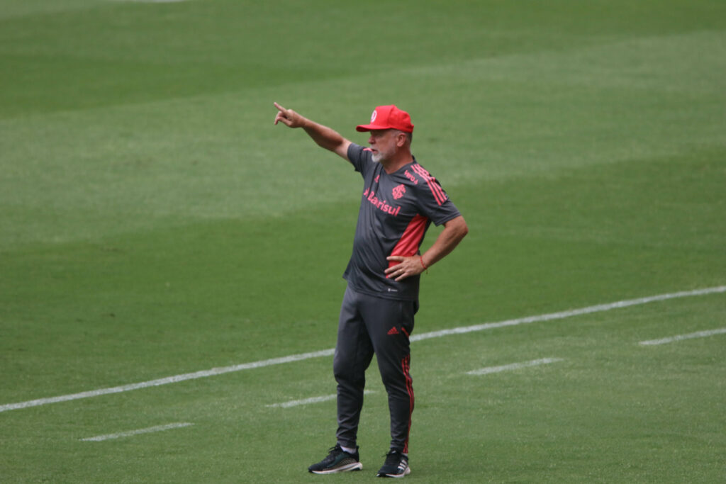 A declaração de Mano Menezes que não caiu bem em meio aos torcedores do ...