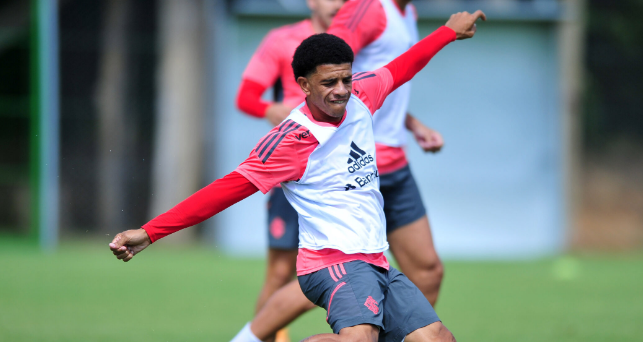 Fica ou sai? Sobre o futuro de Taison