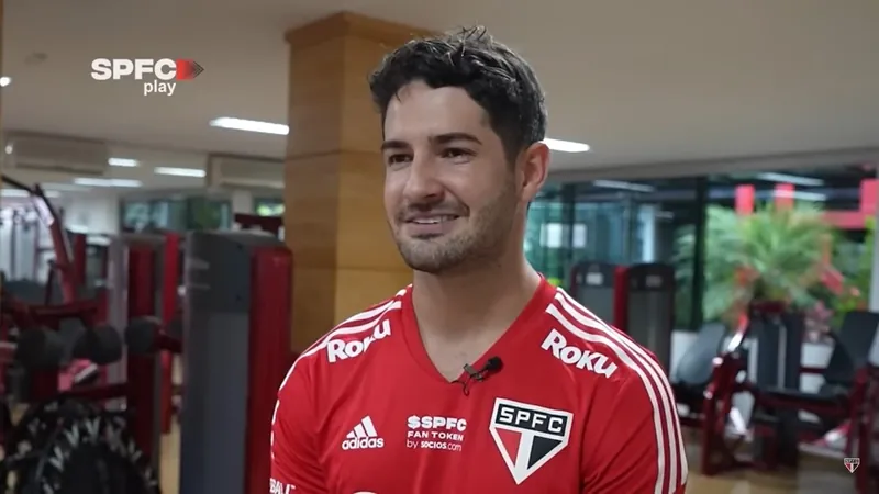 Novo técnico do São Paulo responde sobre o ex-Inter, Alexandre Pato