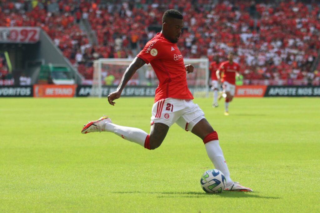 Após destaque nos últimos jogos, Inter negocia renovação de contrato ...