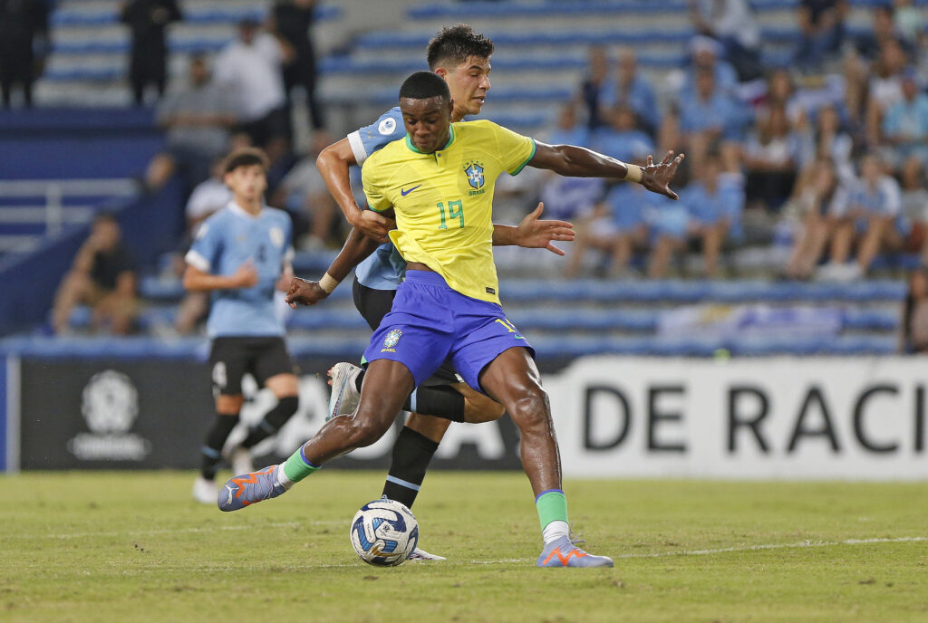 Saiba mais sobre Ricardo Mathias, centroavante destaque da base que ...