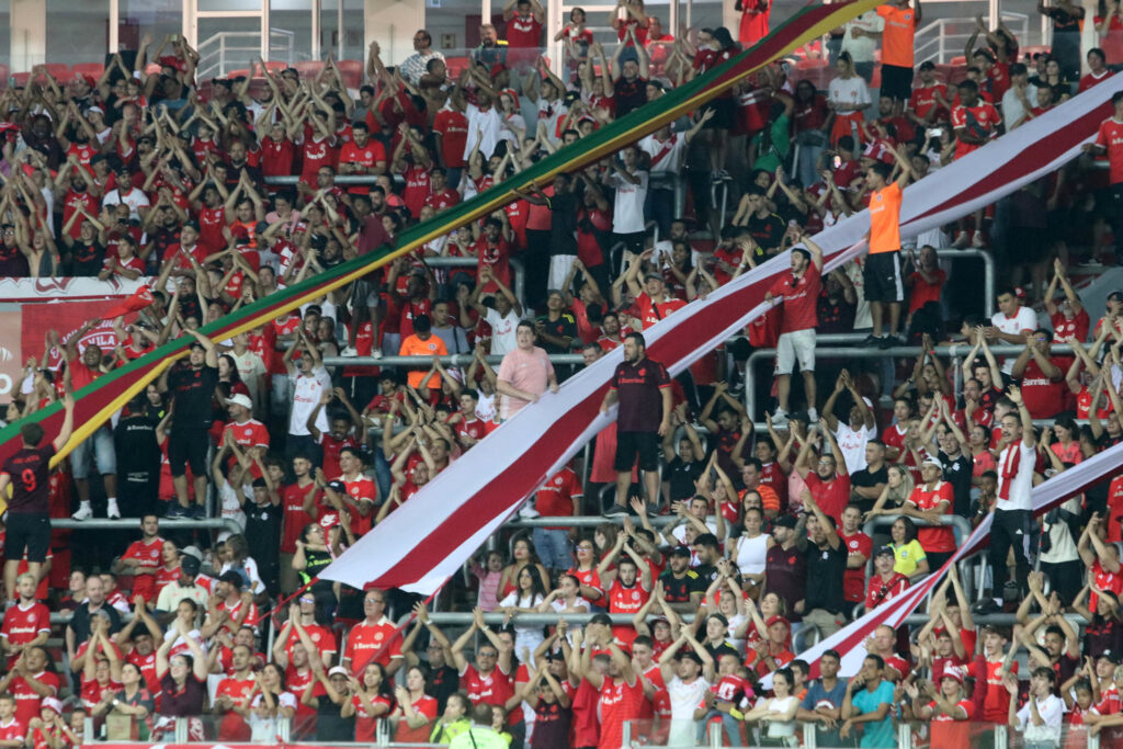 Saiba como a torcida do Inter surpreendeu Enner Valencia