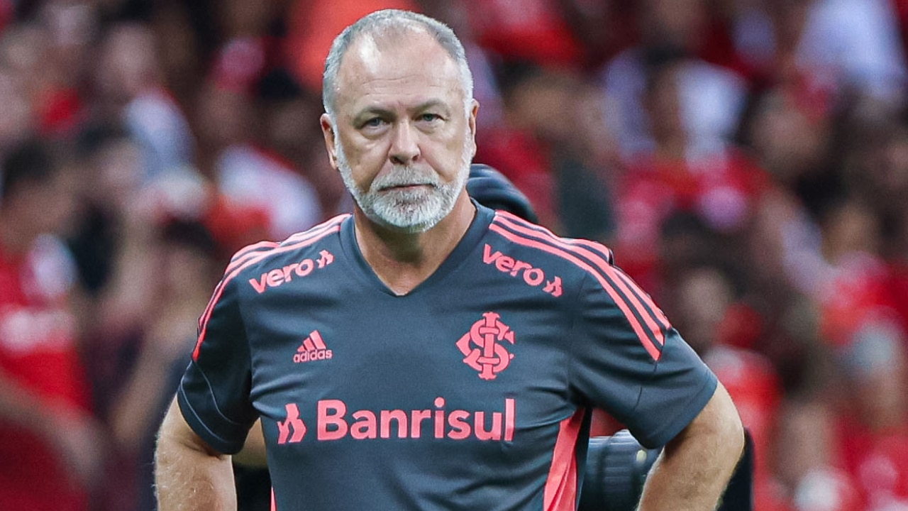 Jogador do Inter detona Mano Menezes e exalta Coudet; entenda Jogador do Inter detona Mano Menezes e exalta Coudet; entenda
