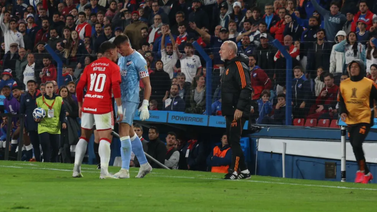 Rômulo revela detalhes da discussão com o goleiro do Nacional pela ...