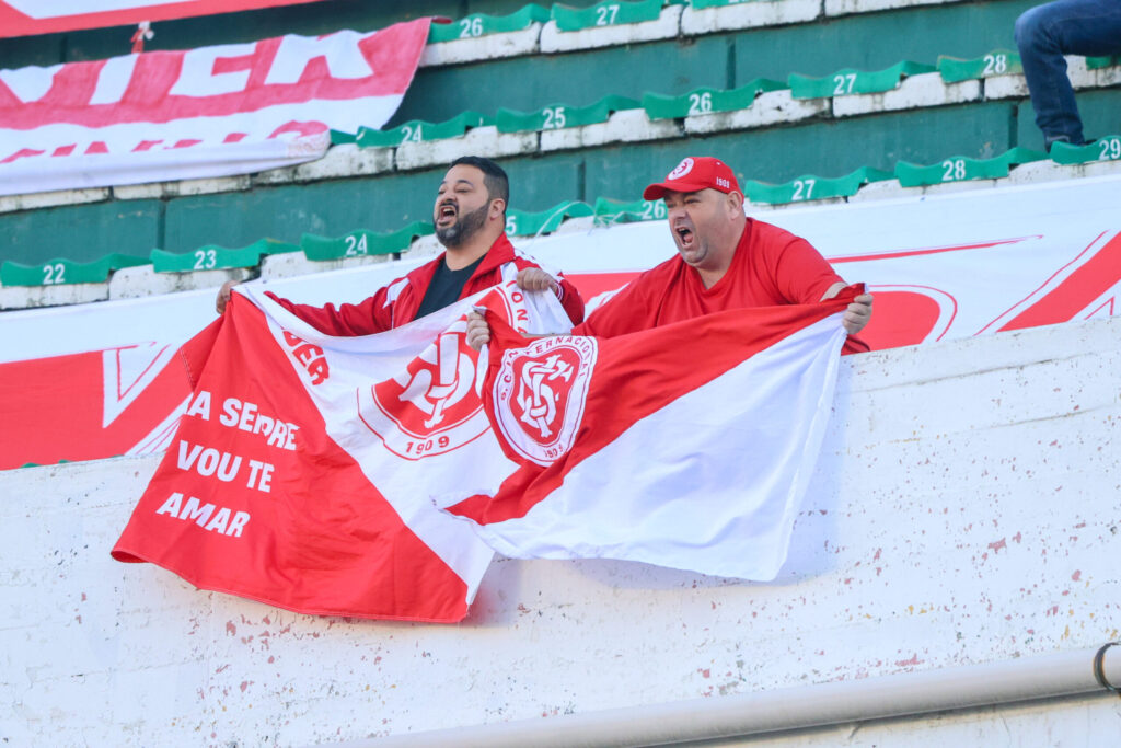 Vídeo: A festa da torcida do Inter no momento do gol de Enner Valencia