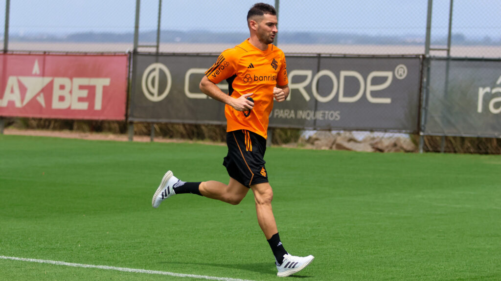 Direção do Nacional se mostra otimista na chegada de Lucas Alario