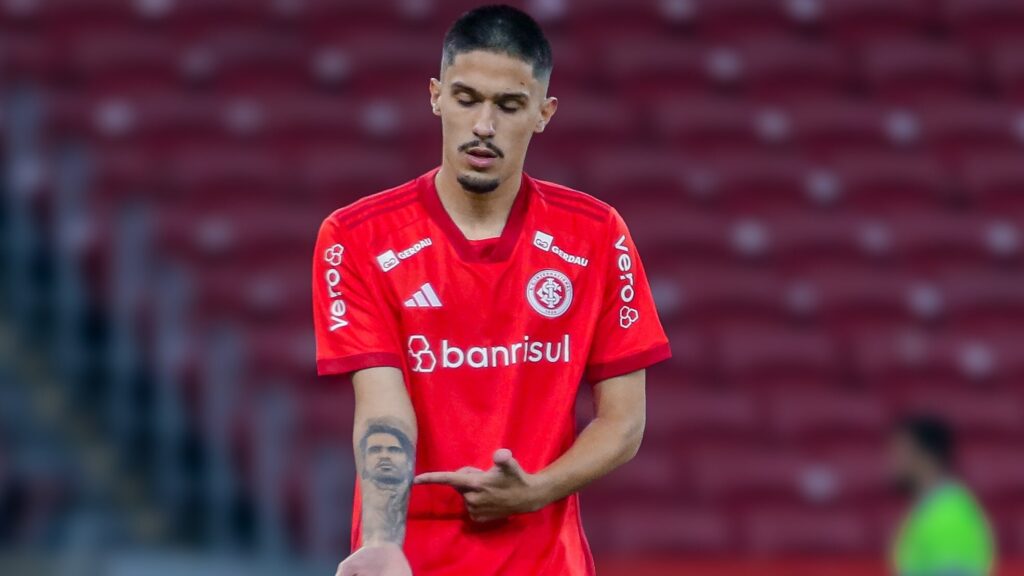 Filho de Fernandão, Enzo Costa acerta pré-contrato com clube brasileiro