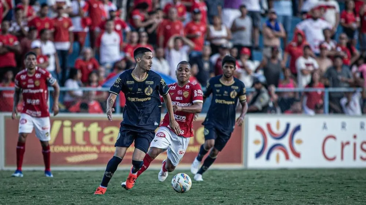 Sobre o início de Enzo Costa, filho de Fernandão, em novo clube