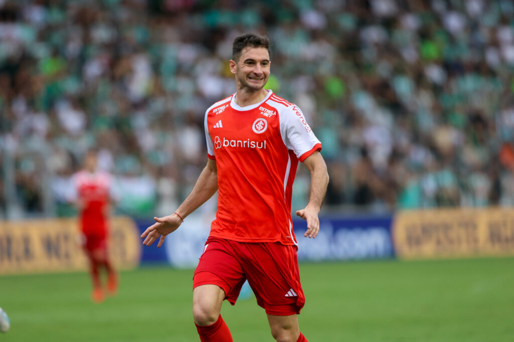 Jornal argentino repercute futuro de Lucas Alario