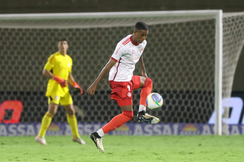 A postagem de Robert Renan após voltar a atuar pelo Inter