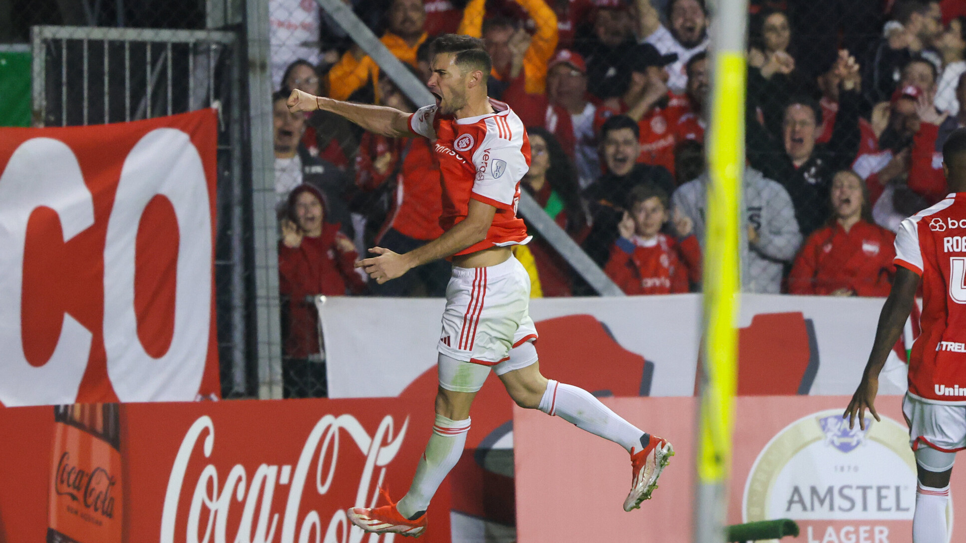 Uma informação importante sobre o centroavante Lucas Alario