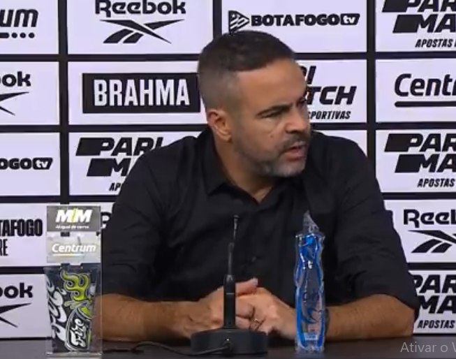 Entenda o motivo que fez o técnico do Botafogo deixar a entrevista ... Entenda o motivo que fez o técnico do Botafogo deixar a entrevista ...