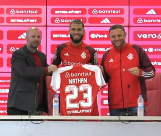 Apresentado no Inter, Nathan fala sobre polêmica que viveu com a camisa do Santos quando foi ...