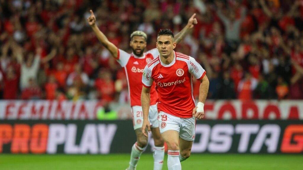 As respostas de Rafael Borré envolvendo Alario e Enner Valencia que ...