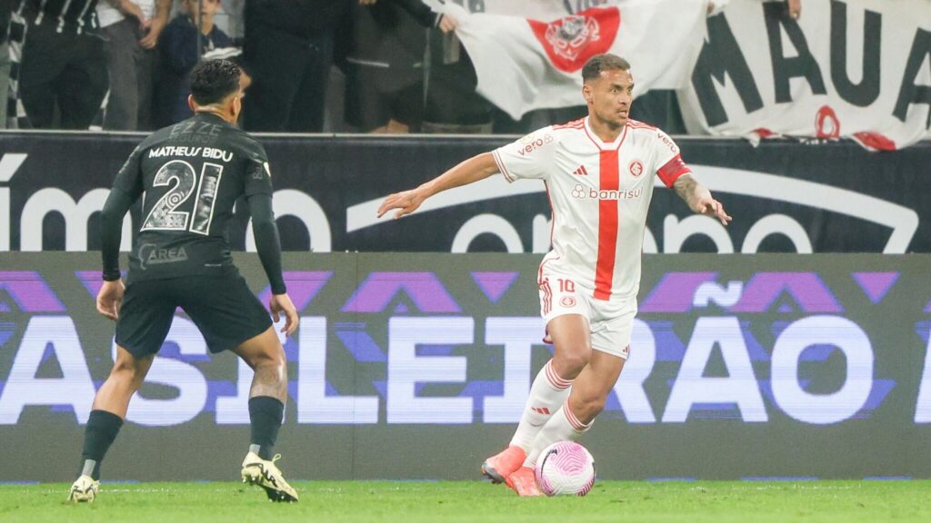 Ricardo Mathias marca nos acréscimos e Inter empata com o Corinthians