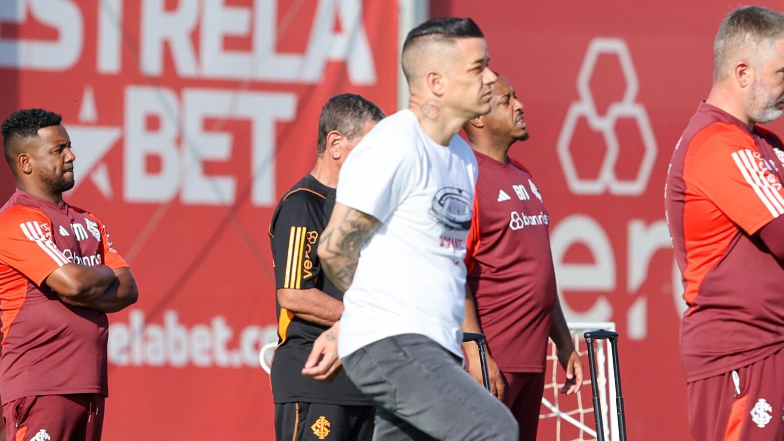 D’Alessandro critica presença de Daniel Bins no VAR e faz pedido a FGF