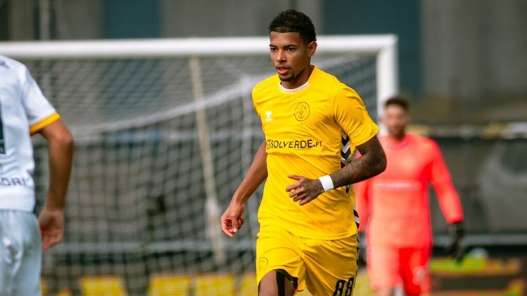 Emprestado pelo Inter, Matheus Dias ganha destaque na Europa e comenta ...