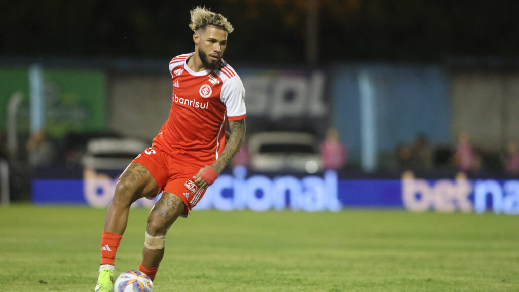 Santos toma decisão sobre Nathan, lateral que está deixando o Inter