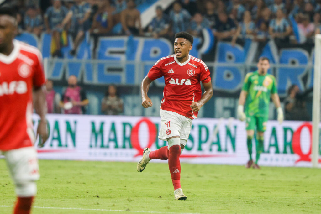 Jovem destaque! Victor Gabriel domina estatísticas defensivas na Série A em 2025