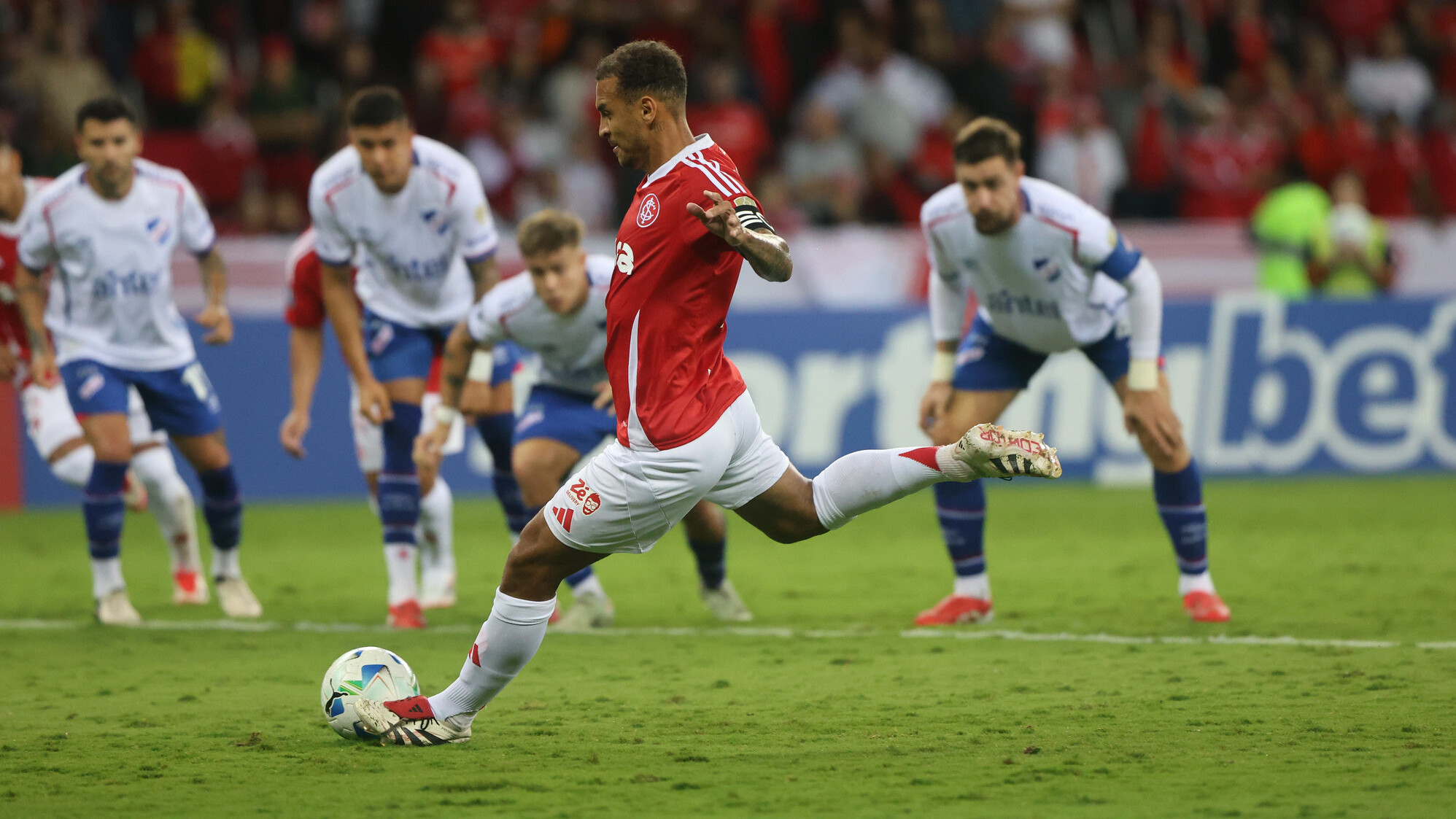 Alan Patrick é destaque nacional após mês de abril; veja números: