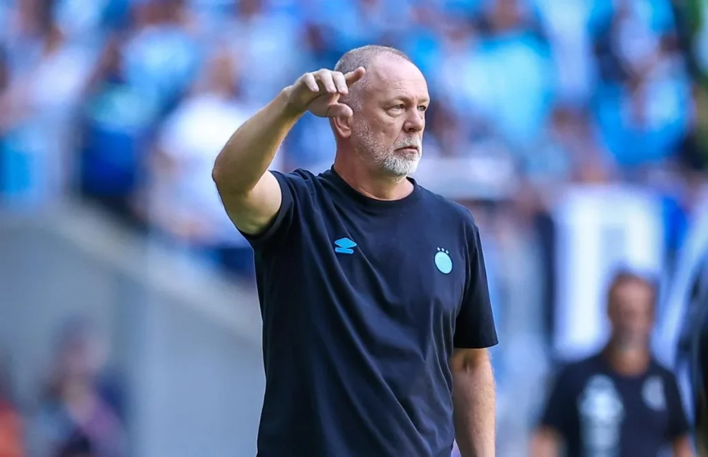 De olho no rival: ex-centroavante do Inter na mira do Grêmio