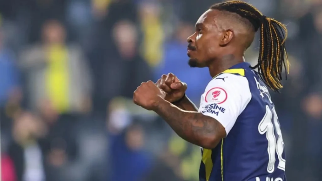 Novidade sobre o meia-atacante Lincoln, antigo alvo do Inter