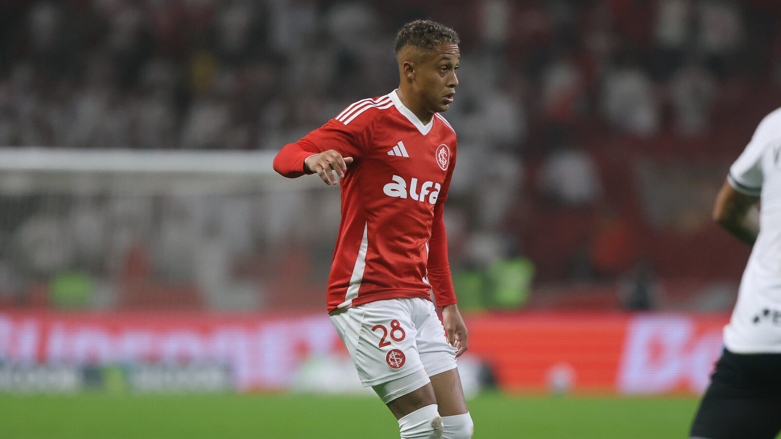 Vitinho celebra renovação de contrato e aponta principais momentos pelo ...