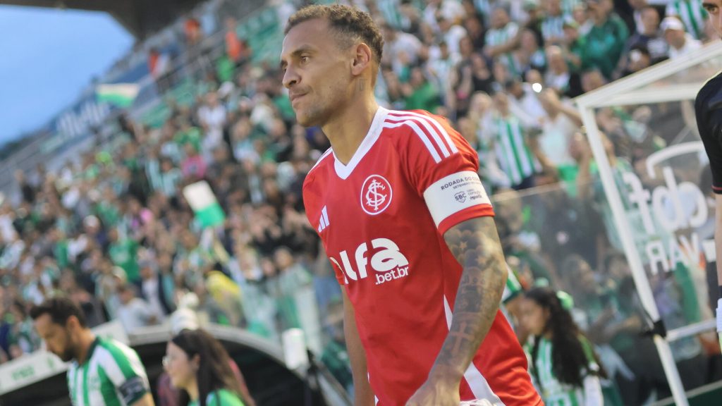 Alan Patrick se aproxima de marca histórica no Internacional; saiba mais