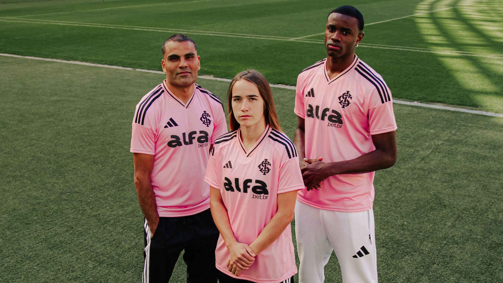 Inter e Adidas divulgam novo uniforme em alusão à campanha Outubro Rosa