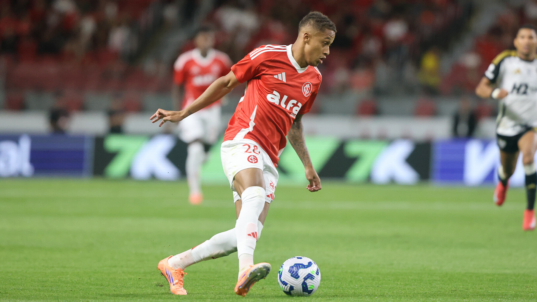 Uma mudança estudada pelo Inter envolvendo Vitinho