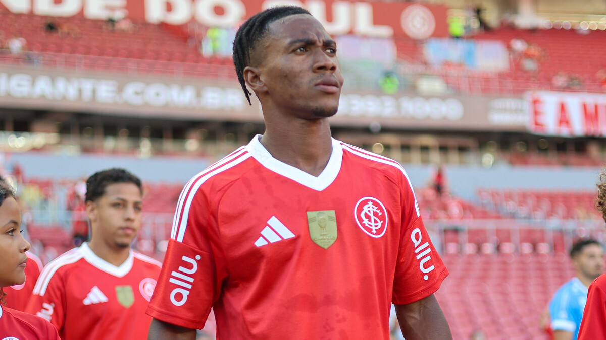 Benjamin Arhin sente problema muscular e preocupa o Inter