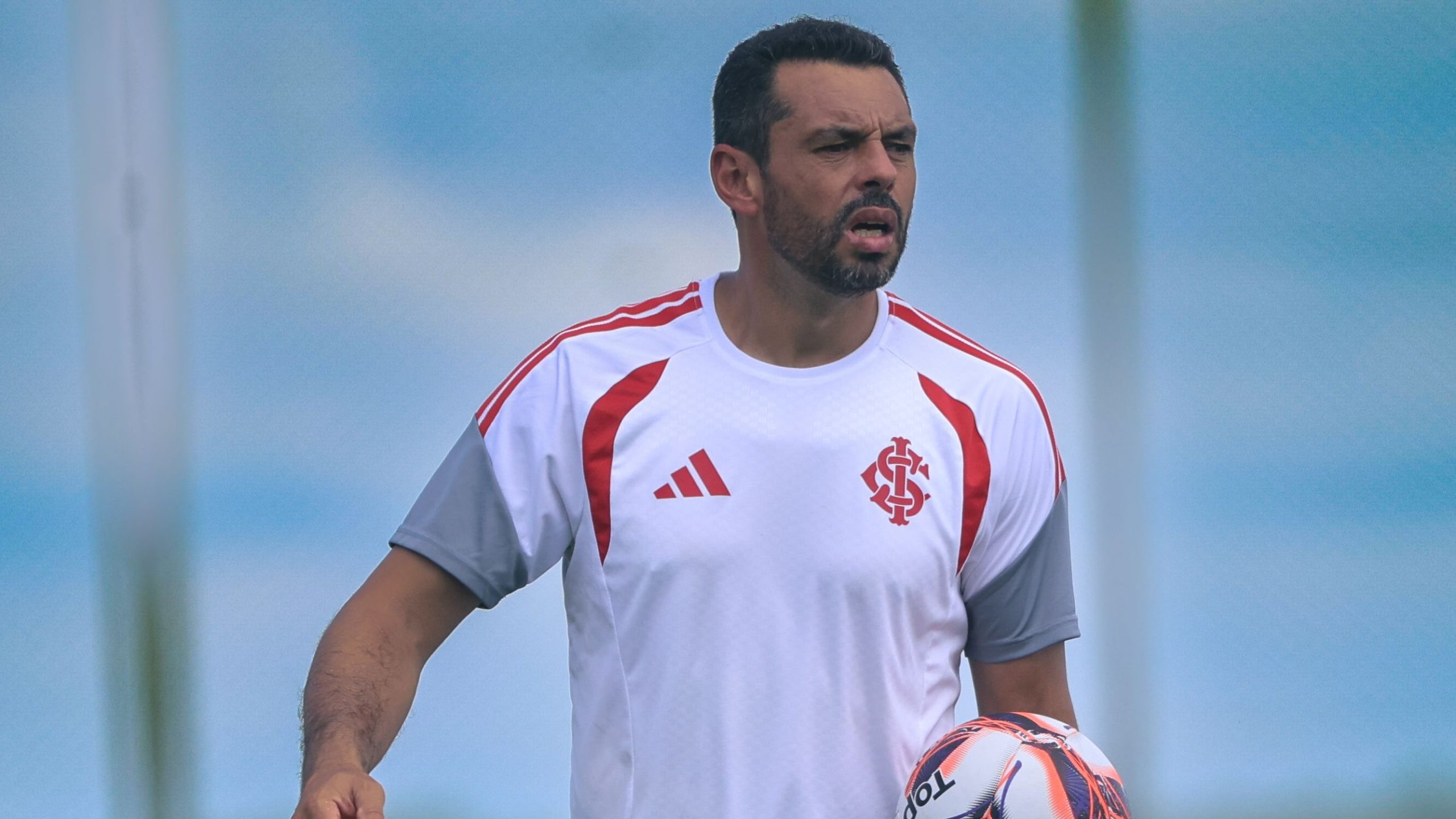 Saiba mais sobre Esteban Conde, auxiliar que vai comandar o Inter contra o Ypiranga