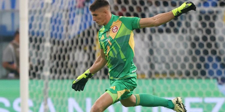 Sergio Rochet comenta disputa aberta na equipe para o Gre-Nal 452